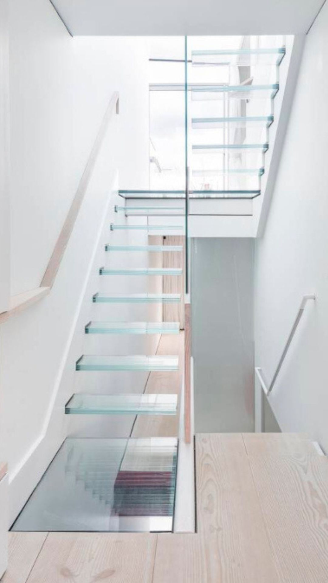 Bear Glass Helps Set Tempered & Laminated Glass Staircases